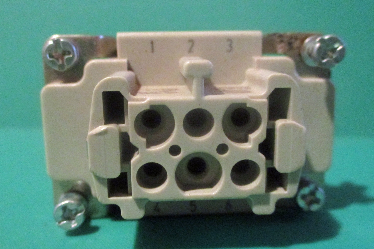 Plug, Wire 6 Port for Future Cow